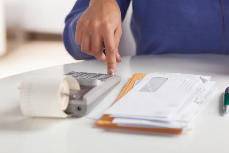 Free Bill Tracker Printable (Keep Track of Household Expenses)