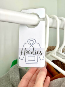 Free Printable Days of the Week Clothes Hanger Organizer Tags