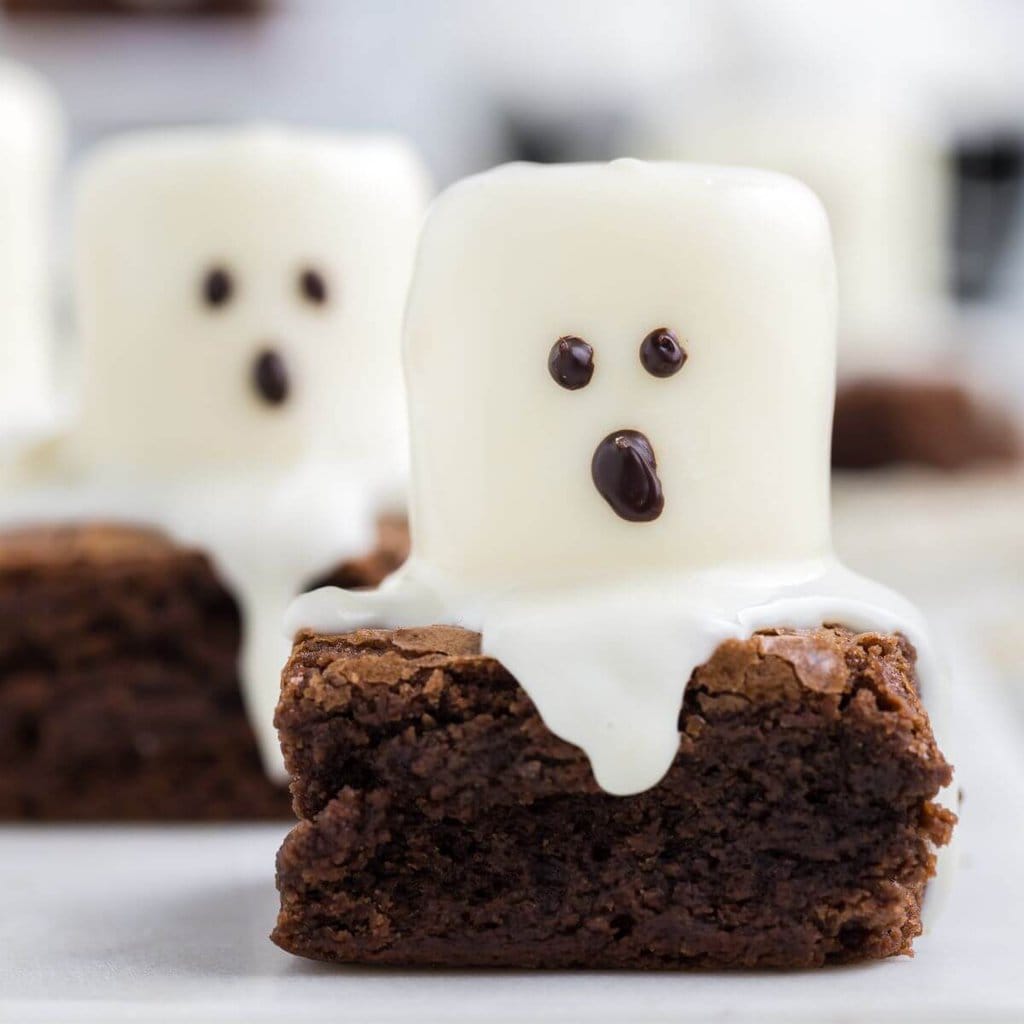 Easy Ghost Brownies with Marshmallows - Cute Halloween Treats!