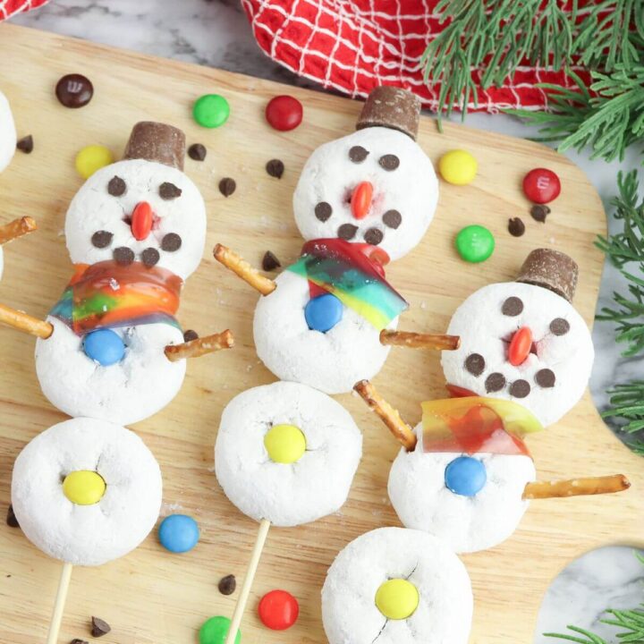 Make a Donut Snowman - Cute Snowman Donut Treats on a Stick!