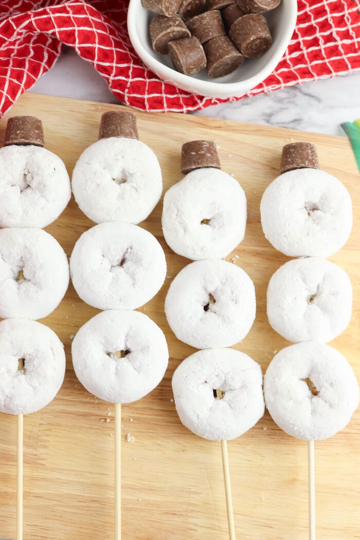 Make a Donut Snowman - Cute Snowman Donut Treats on a Stick!