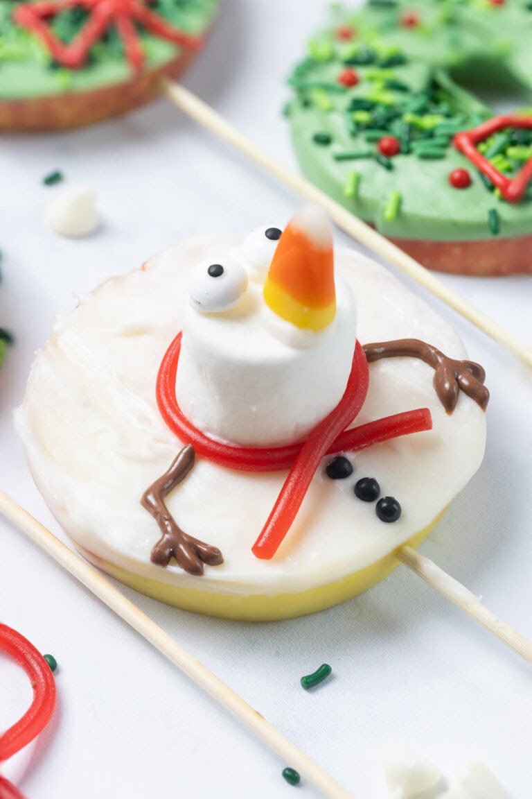 Yummy Chocolate Apple Christmas Treats for Kids - The Savvy Sparrow
