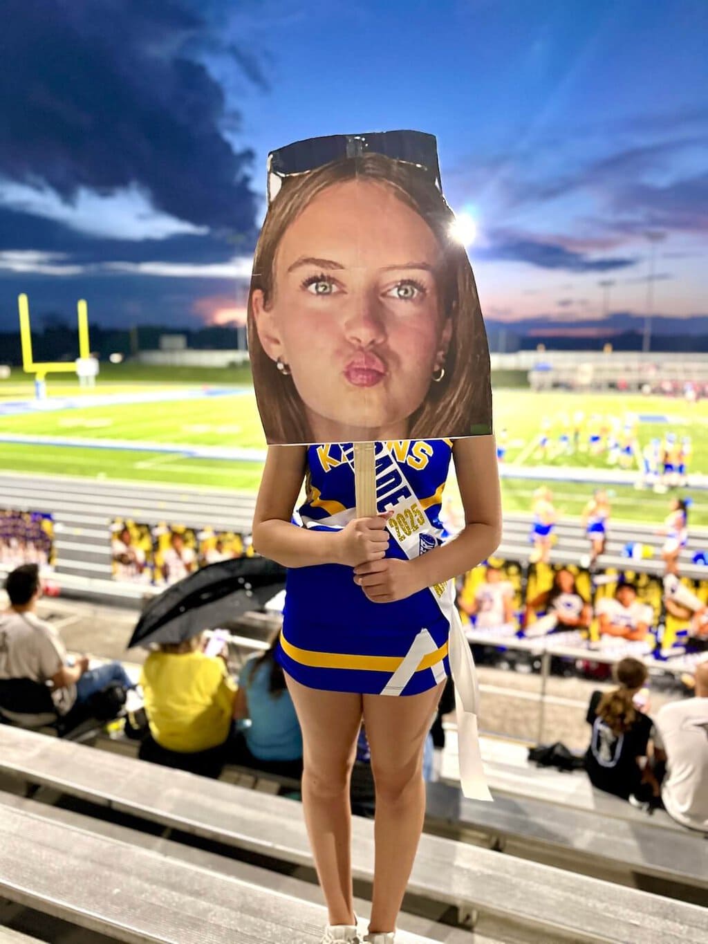 DIY Big Head Cutouts for Under $3 - Funny Big Face Signs